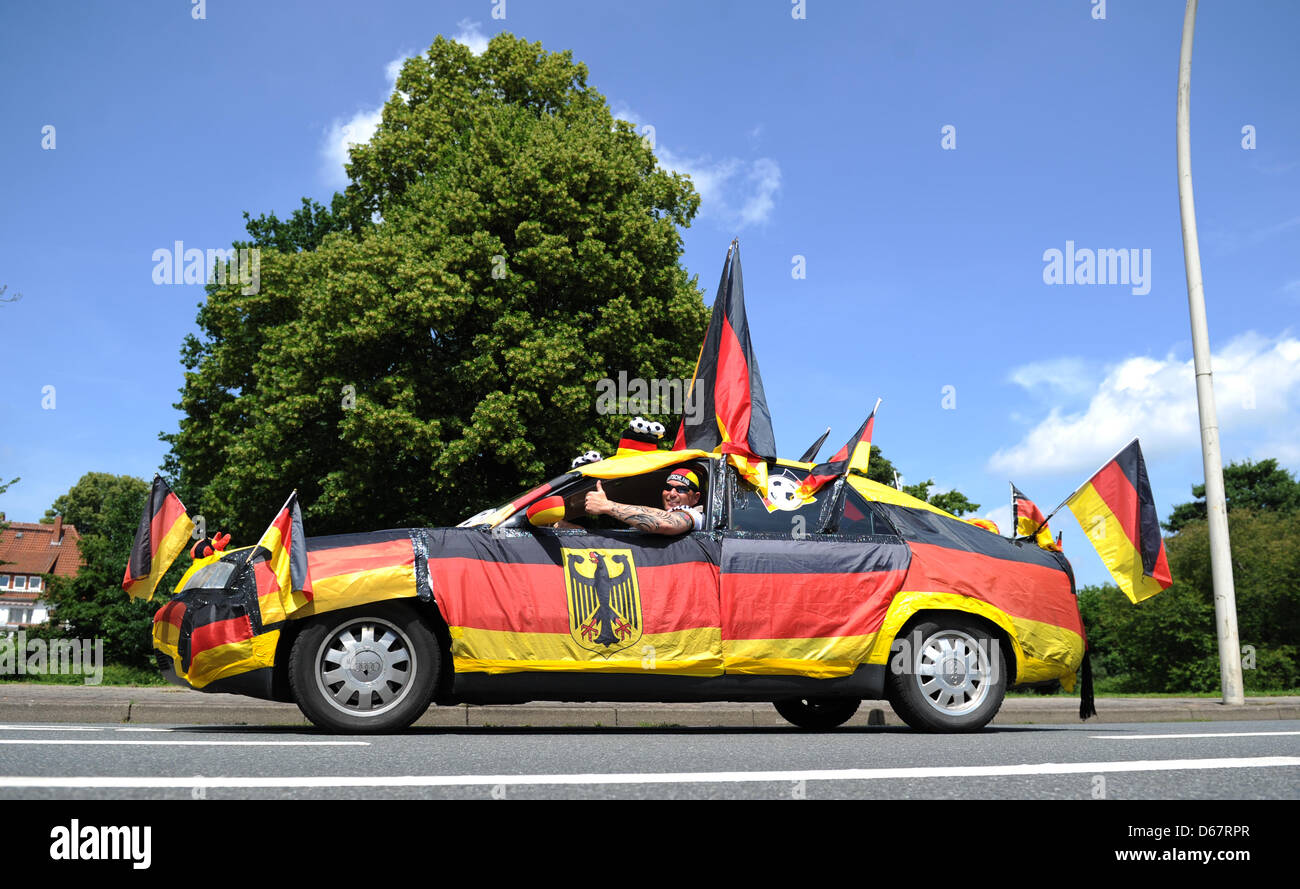 Soccer fan Manuel Kriest drives his decorated car in Salzgitter ...
