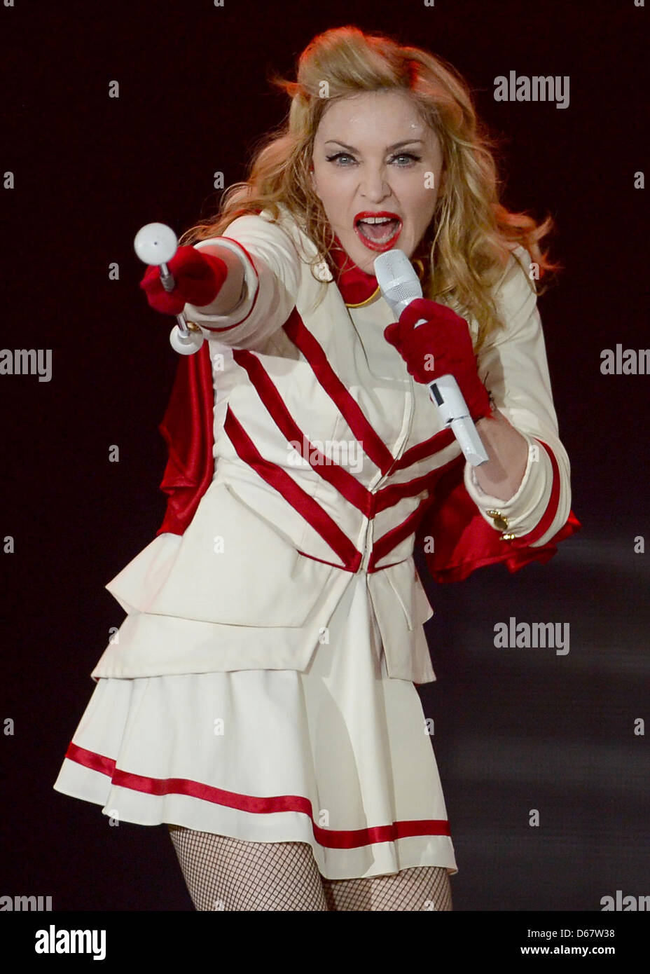 Madonna performing on stage hi-res stock photography and images - Alamy