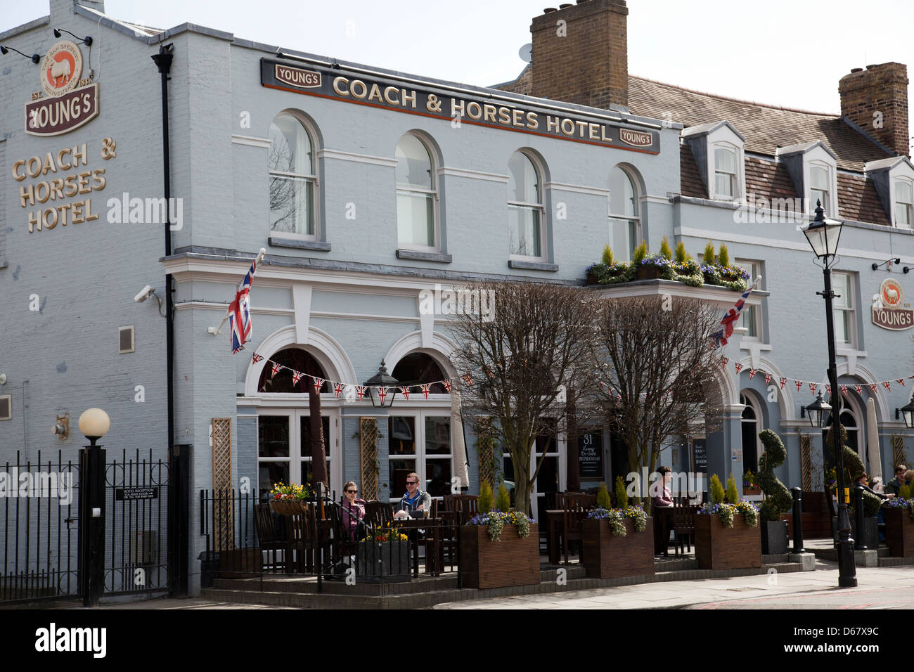 Coach and horses pub sign hi-res stock photography and images - Alamy