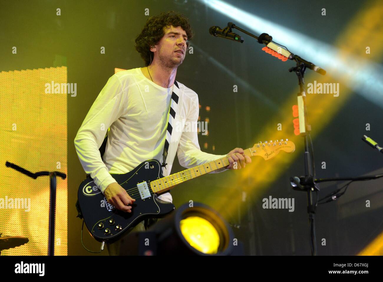 Snow patrol on stage hi-res stock photography and images - Alamy