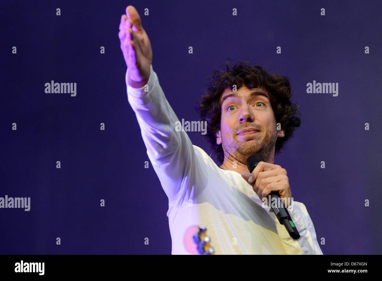 Snow patrol on stage hi-res stock photography and images - Alamy