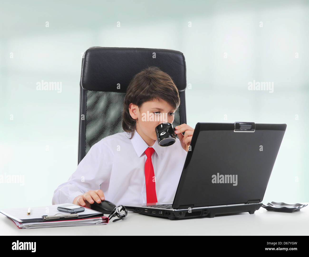 Young businessman using a laptop Stock Photo - Alamy