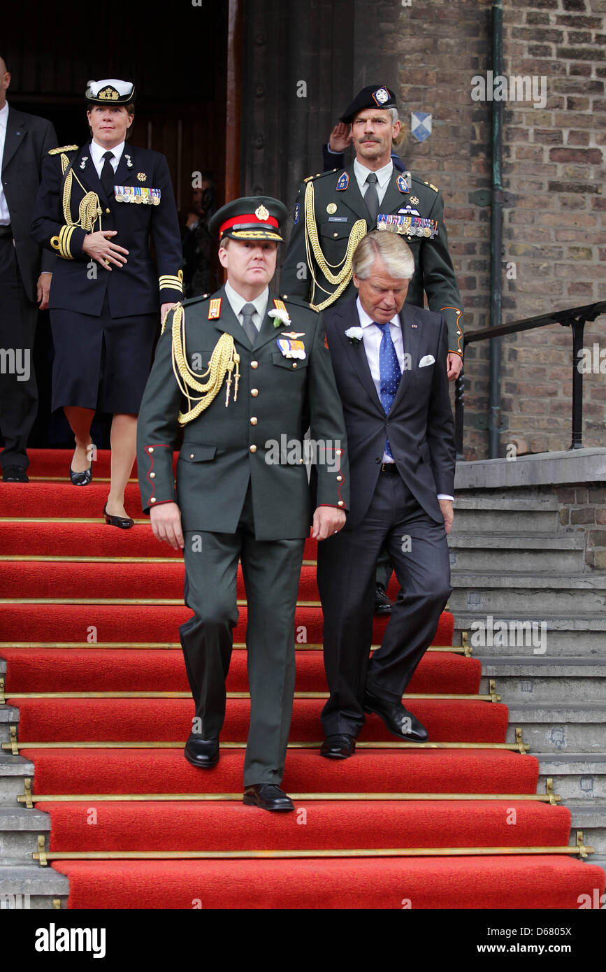 Prince Willem-Alexander of The Netherlands (C) attend the military ...
