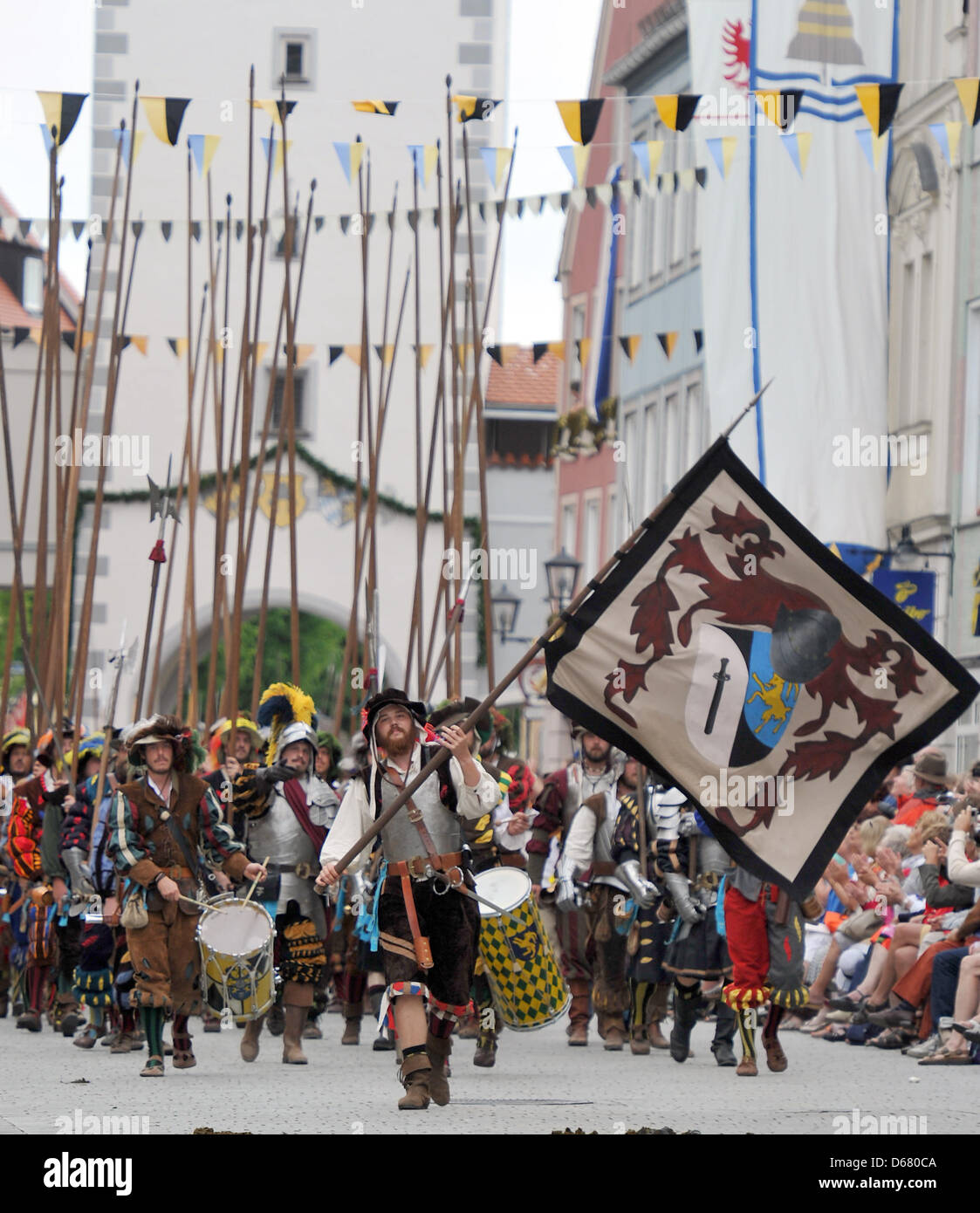 People wearing historical costumes take part in the Frundsberg festival ...