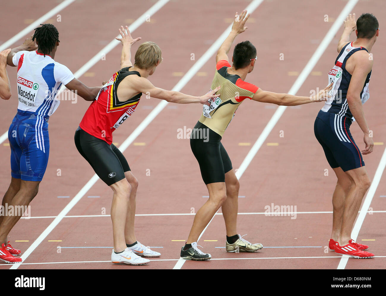Eric Krueger of Germany (2nd R) waits for the baton at the men's 4x400m ...