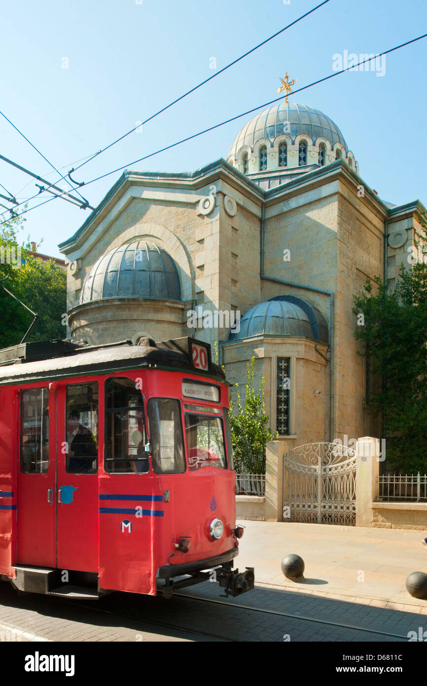 Türkei, Istanbul, Kadiköy, Bahariye Caddesi, historische Strassenbahn ...