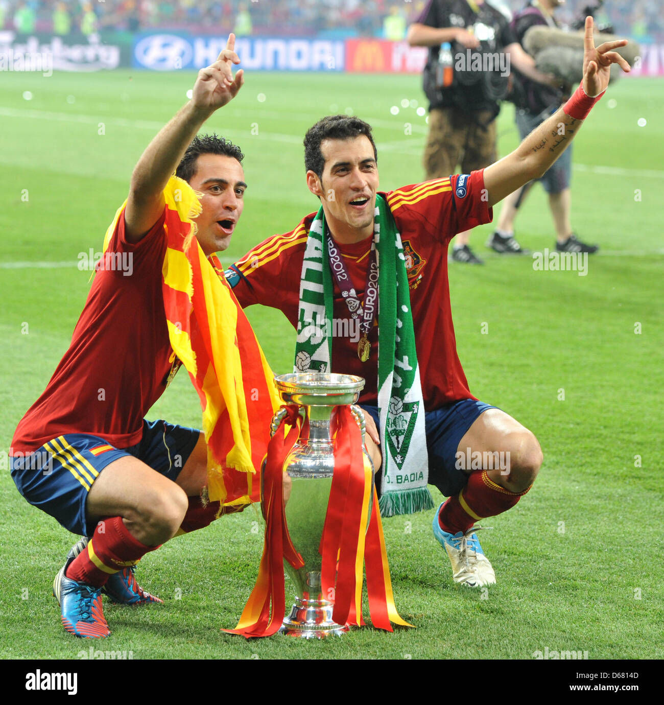 Xavi hernandez trophy hi-res stock photography and images - Alamy