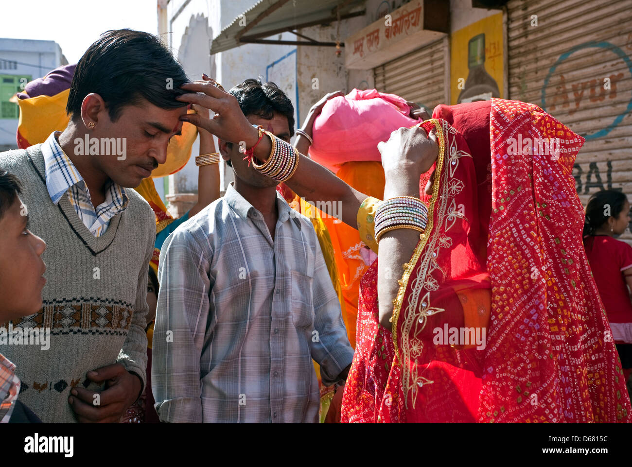 Bindi india hi-res stock photography and images - Alamy