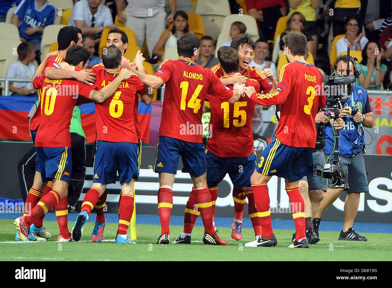 Spain cekebrates the 1-0 goal during the UEFA EURO 2012 final soccer ...