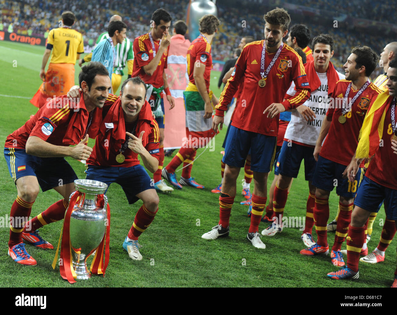 Spain's Juanfran (L) and Andres Iniesta (2-L) pose with the trophy ...