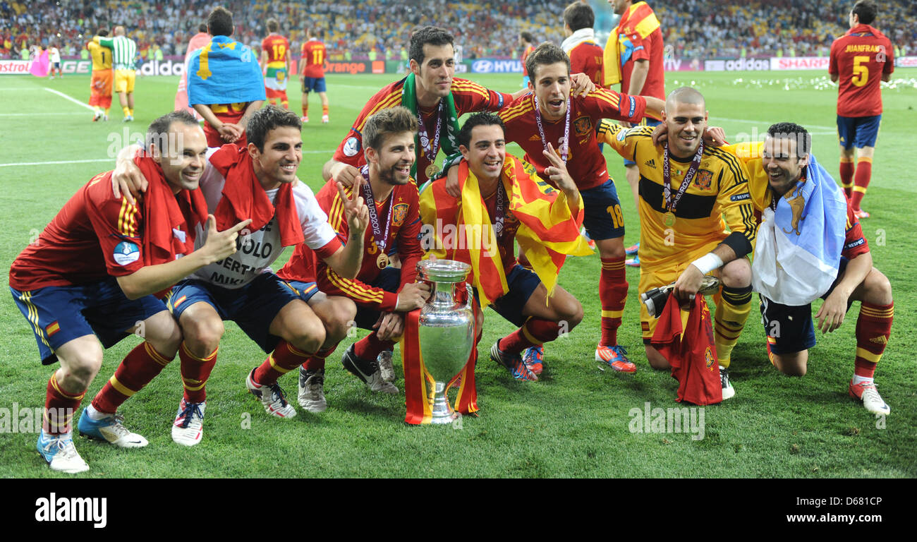 Busquets xavi iniesta hi-res stock photography and images - Alamy