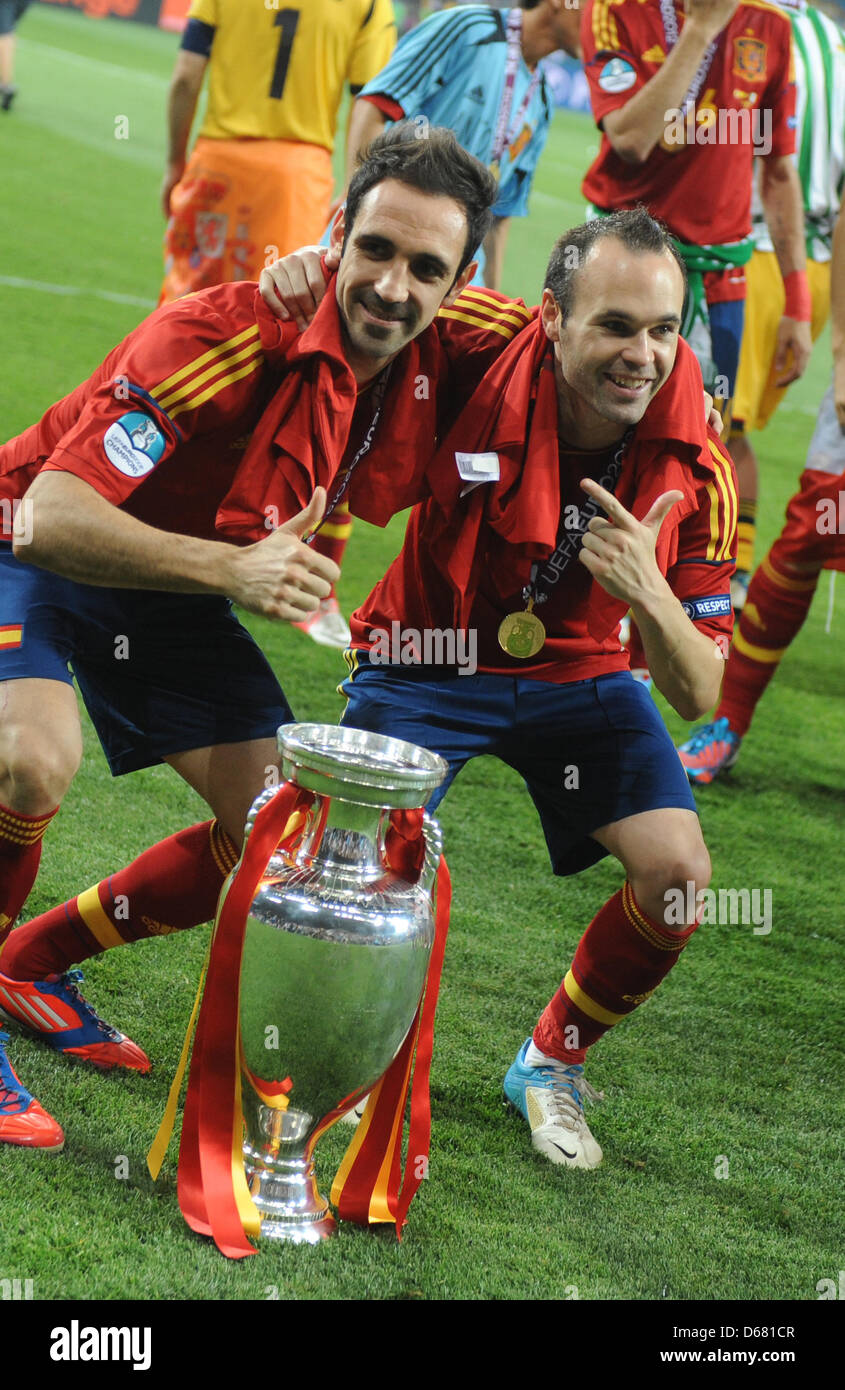 Spain euro 2012 final trophy hi-res stock photography and images - Alamy