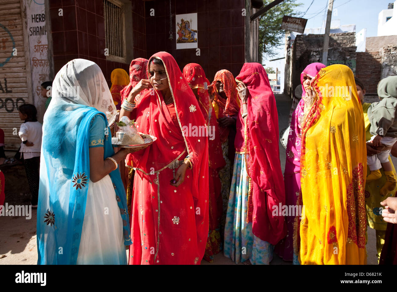 Hindu marriage procession hi-res stock photography and images - Alamy
