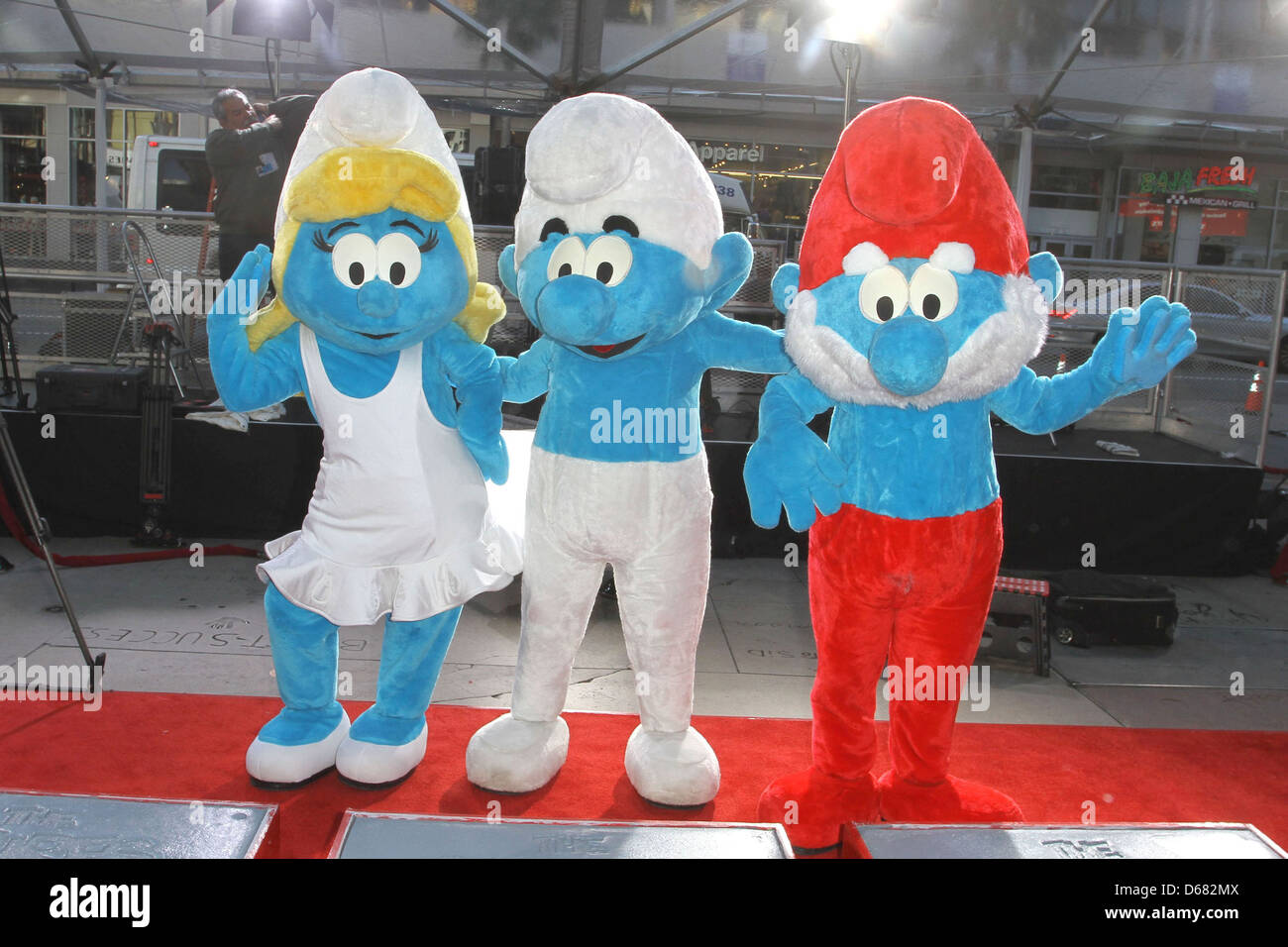 Smurfs Clumsy And Smurfette