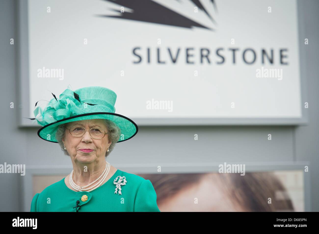 Queen elizabeth lookalike hi-res stock photography and images - Alamy