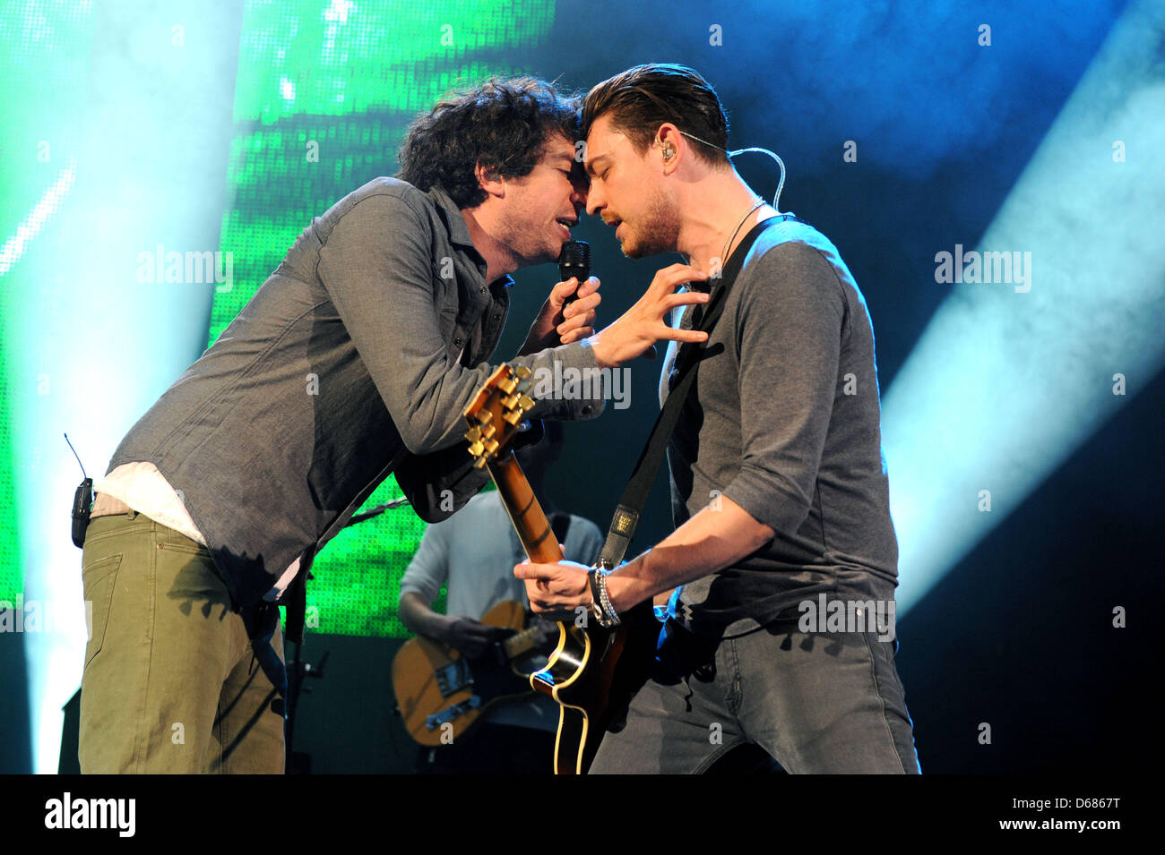Singer Gary Lightbody (L) and guitarist Nathan Connolly of British band ...