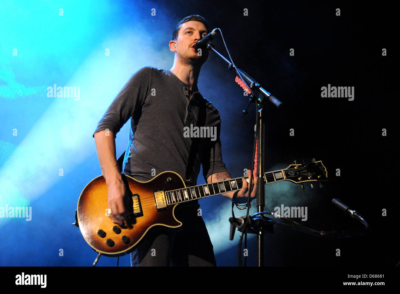 Guitarist Nathan Connolly of British band Snow Patrol performs at ...