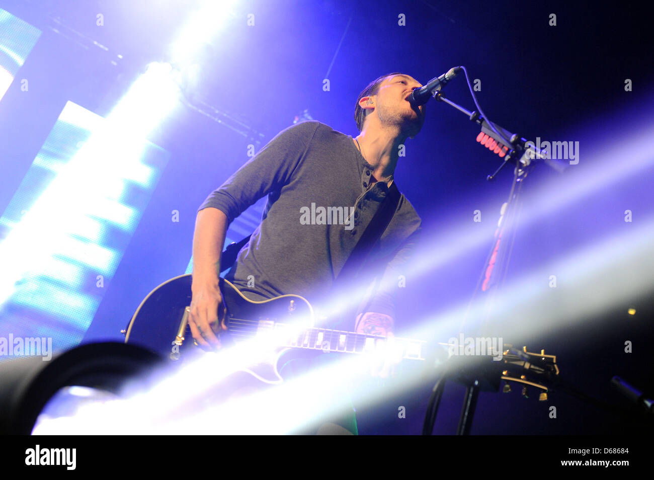 Guitarist Nathan Connolly of British band Snow Patrol performs at ...