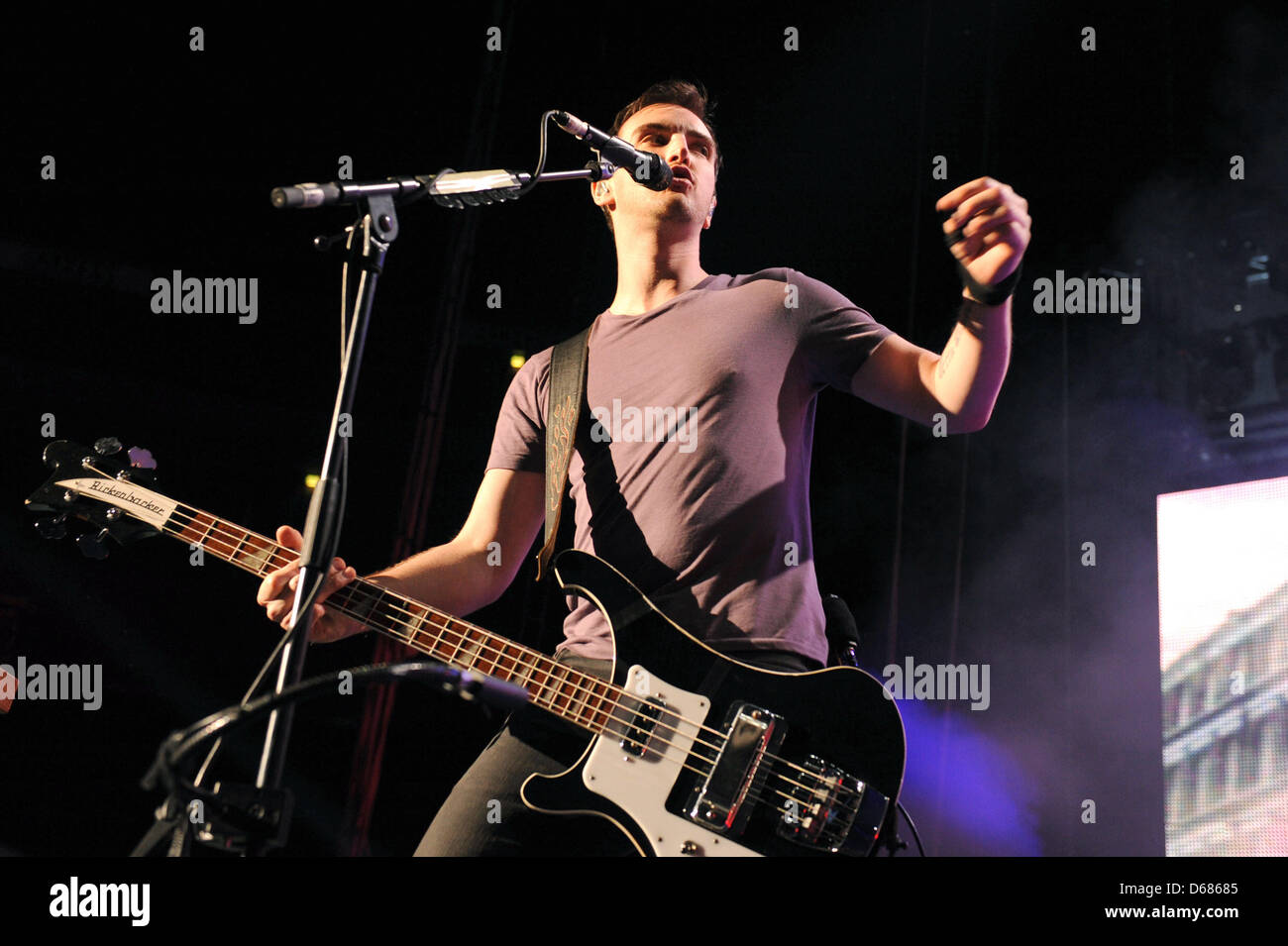 Guitarist Nathan Connolly of British band Snow Patrol performs at ...
