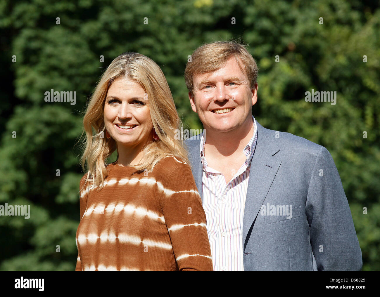Dutch Crown Prince Willem-Alexander and Princess Maxima pose for the ...