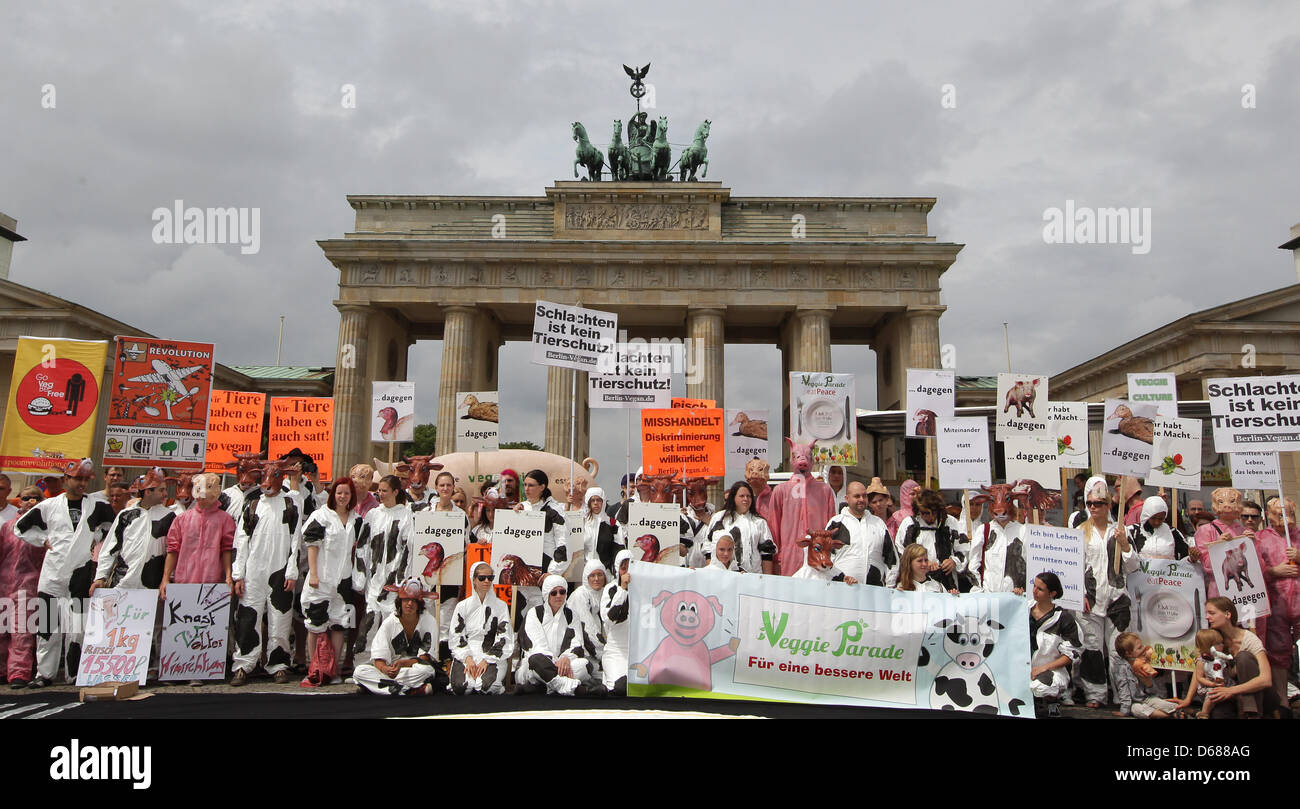 Vegetarian demonstrators dressed as cows and pigs lie on the ground to ...
