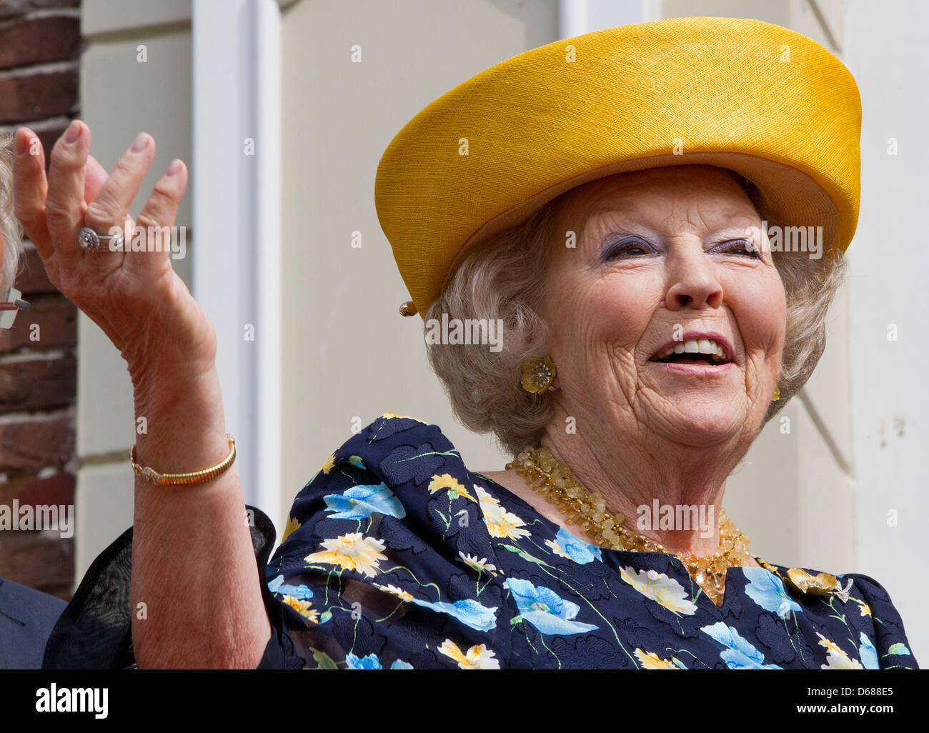 Queen beatrix smiling hi-res stock photography and images - Alamy
