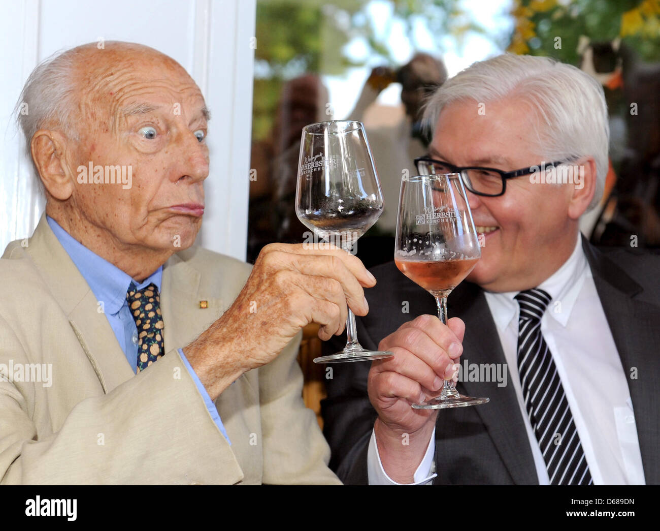 Former German President Walter Scheel (L) and SPD politician and leader ...
