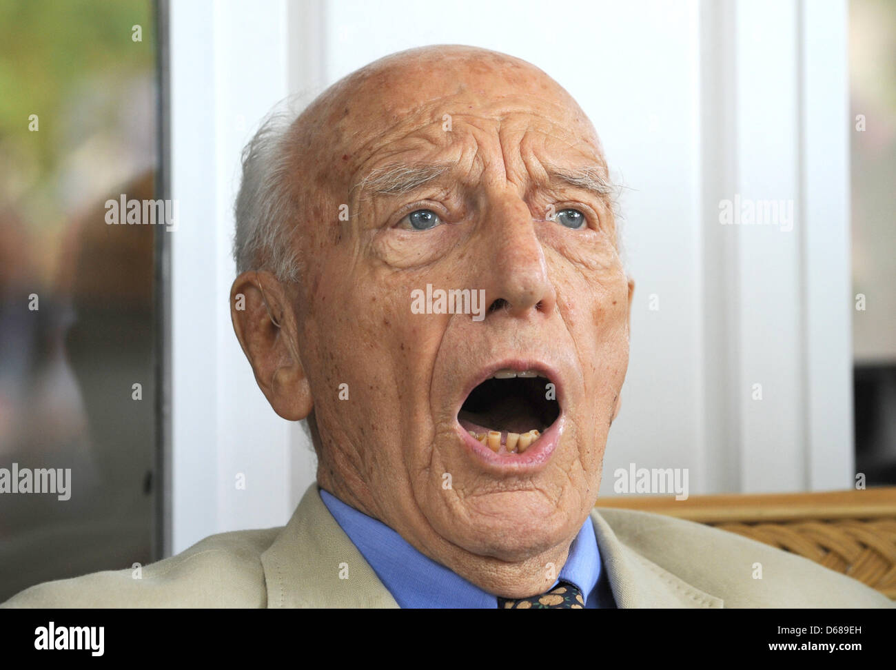 Former German President Walter Scheel sings during a reception on the ...