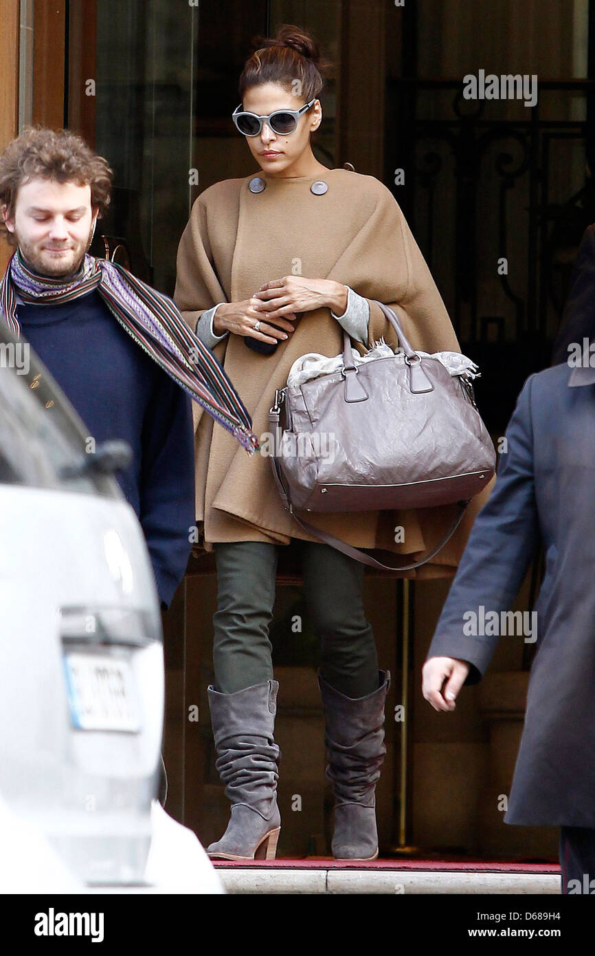 Eva Mendes leaving the Hotel Raphael to go sightseeing in Paris Paris ...