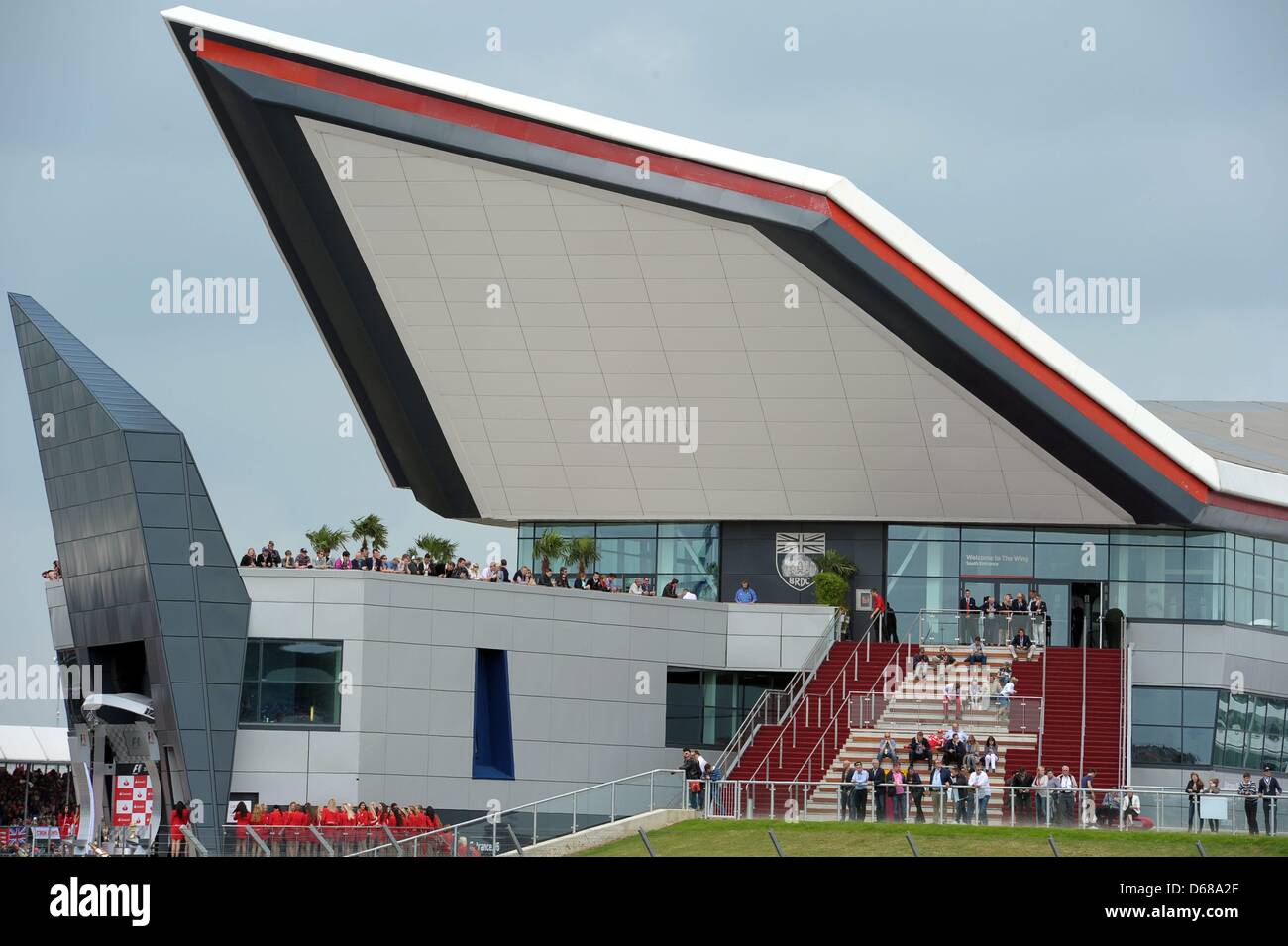 Silverstone wing building in pit hi-res stock photography and images ...