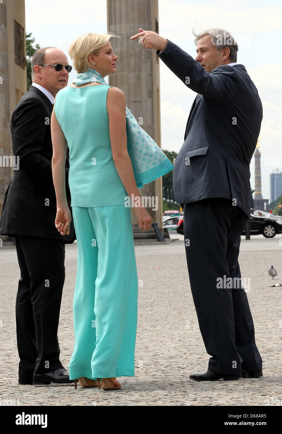 Berlin Mayor Klaus Wowereit (R) shows Prince Albert II of Monaco and ...