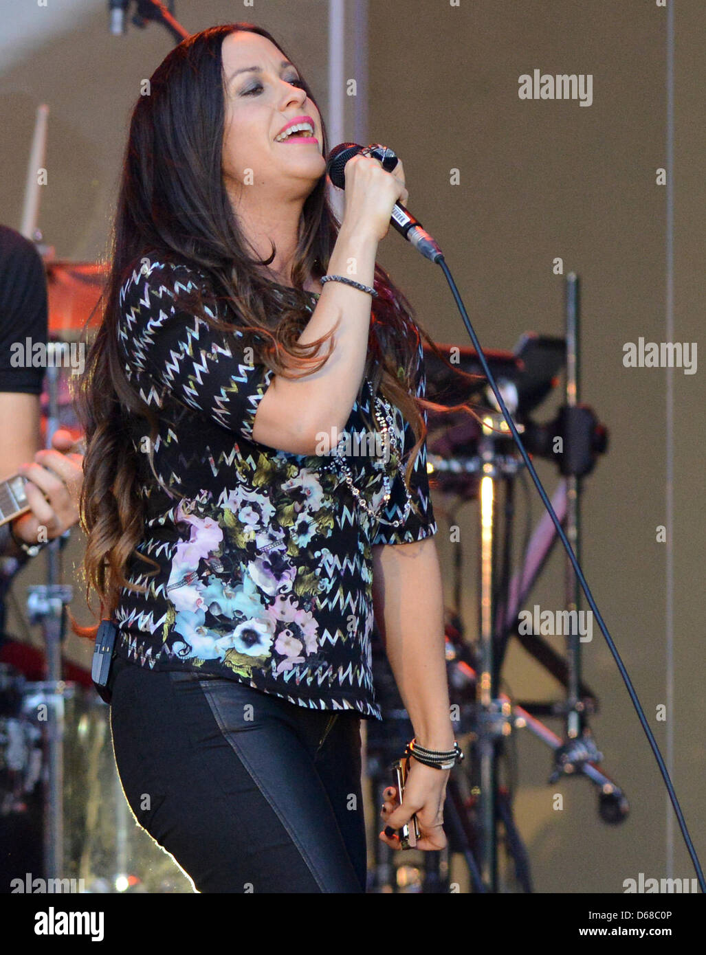 Alanis morissette singer hi-res stock photography and images - Alamy