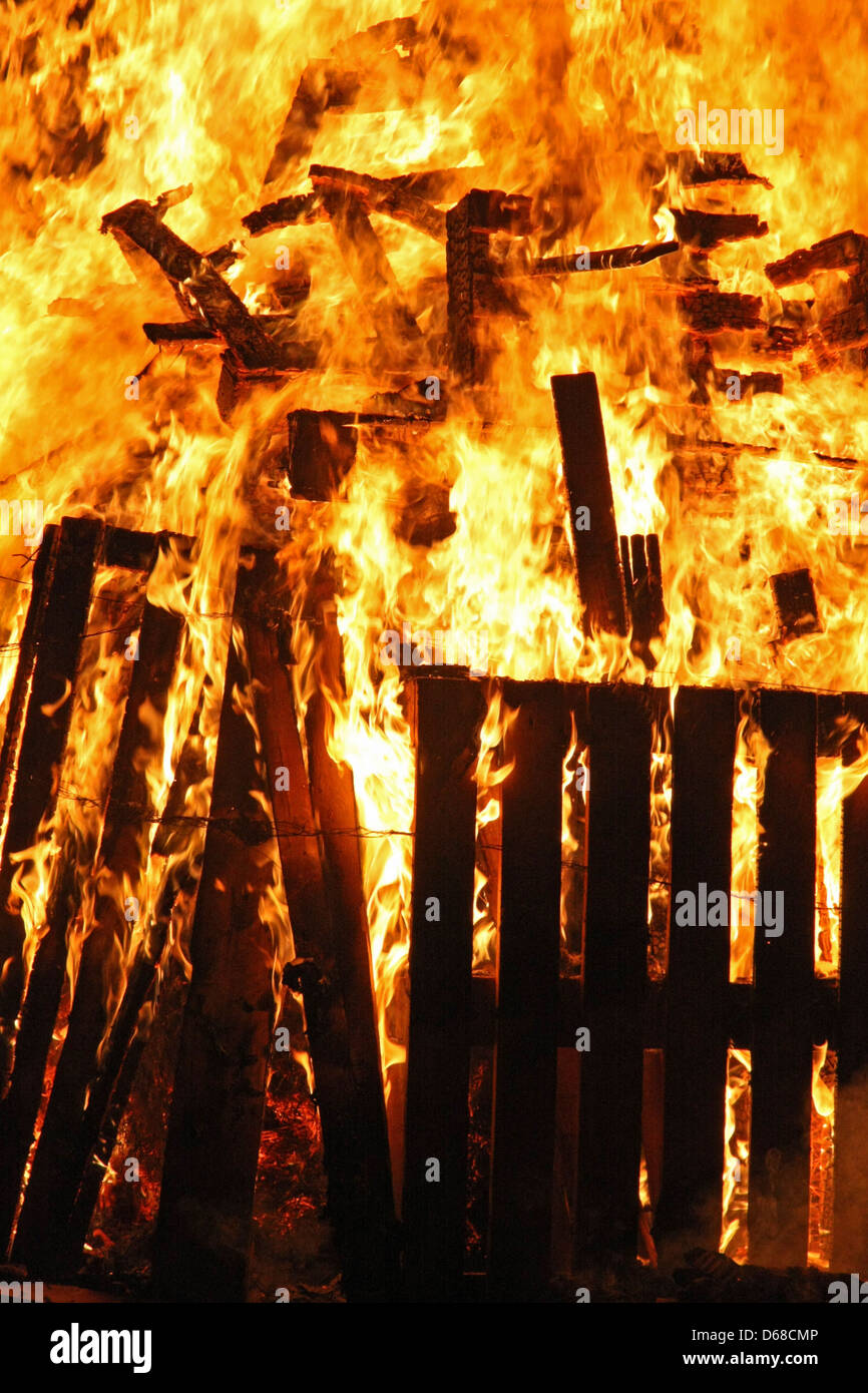 little wooden house goes to fire and burns completely Stock Photo - Alamy