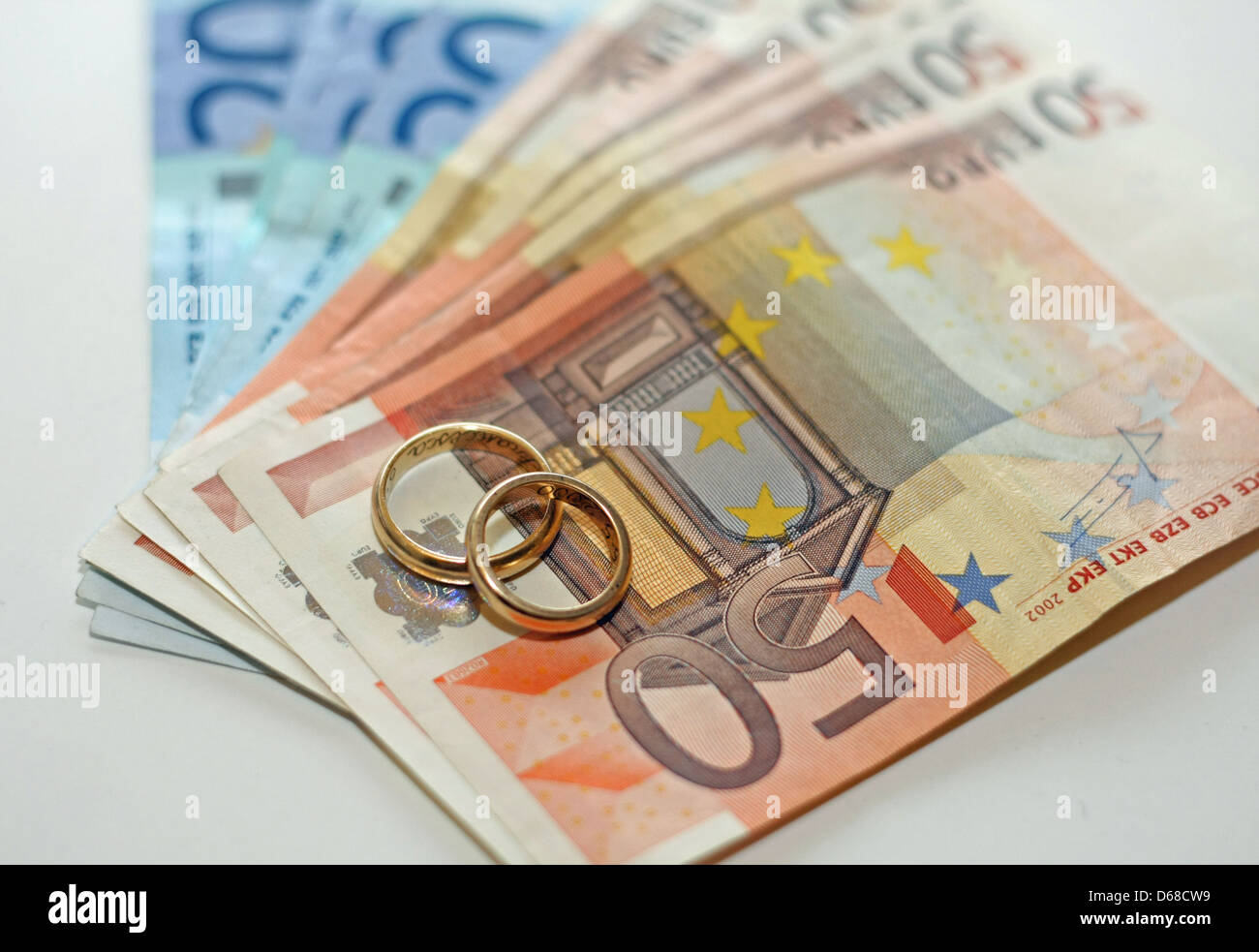 Wedding money bride hi-res stock photography and images - Alamy