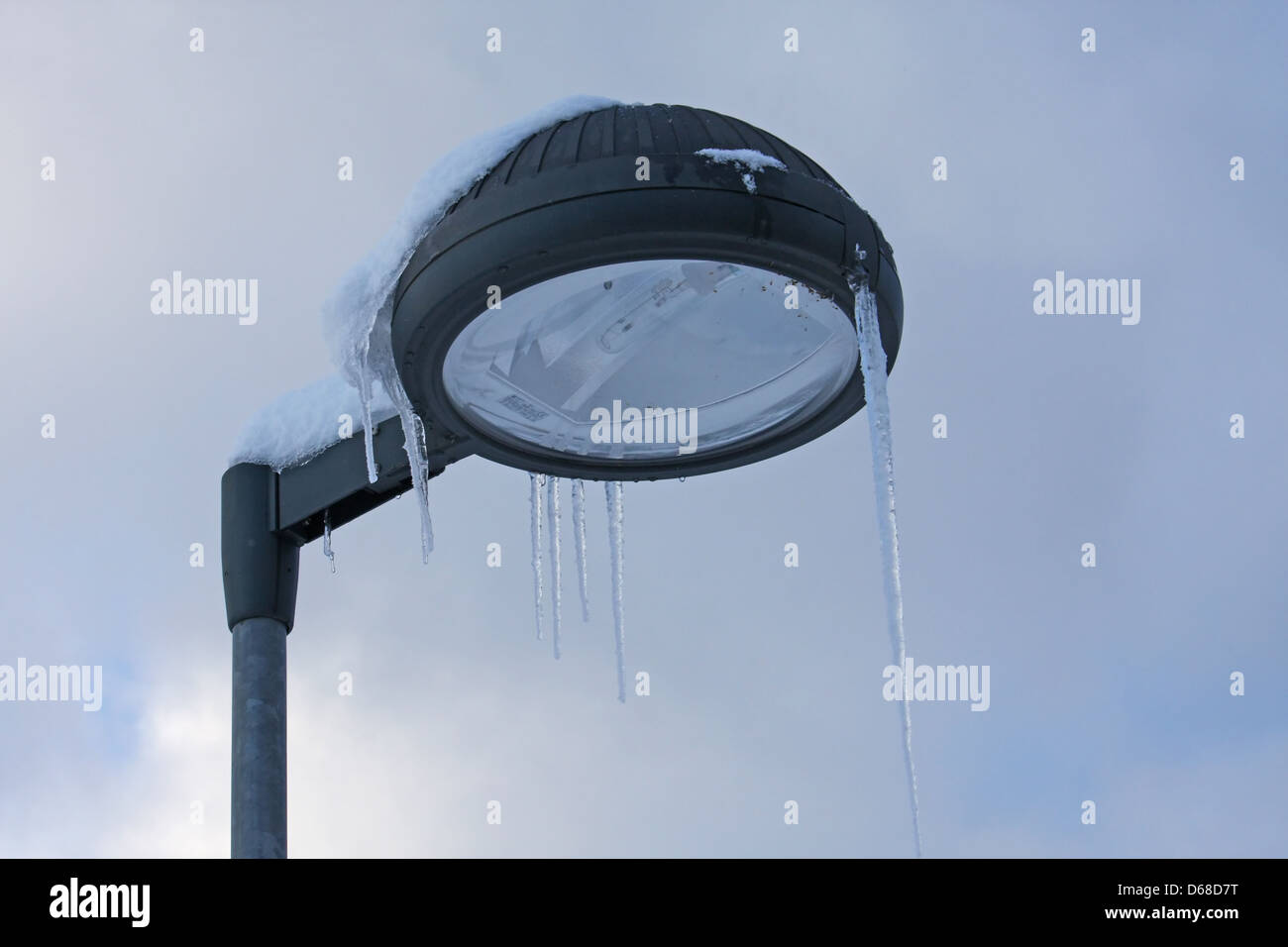 Temperature below zero centigrade hi-res stock photography and images ...