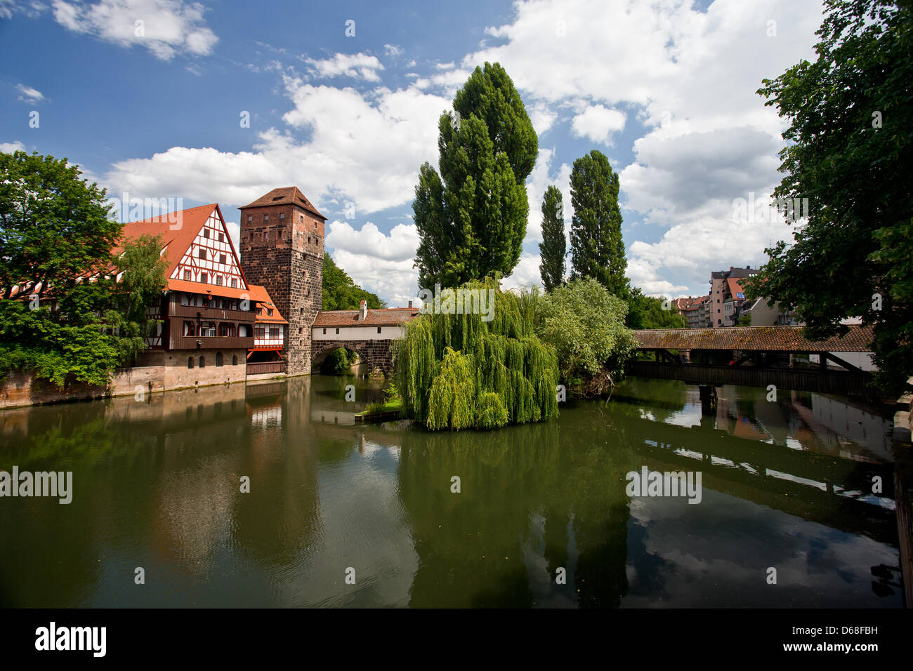 A view of the Weinstadel (L), Henkersteg (R) and the Pegnitz river is ...