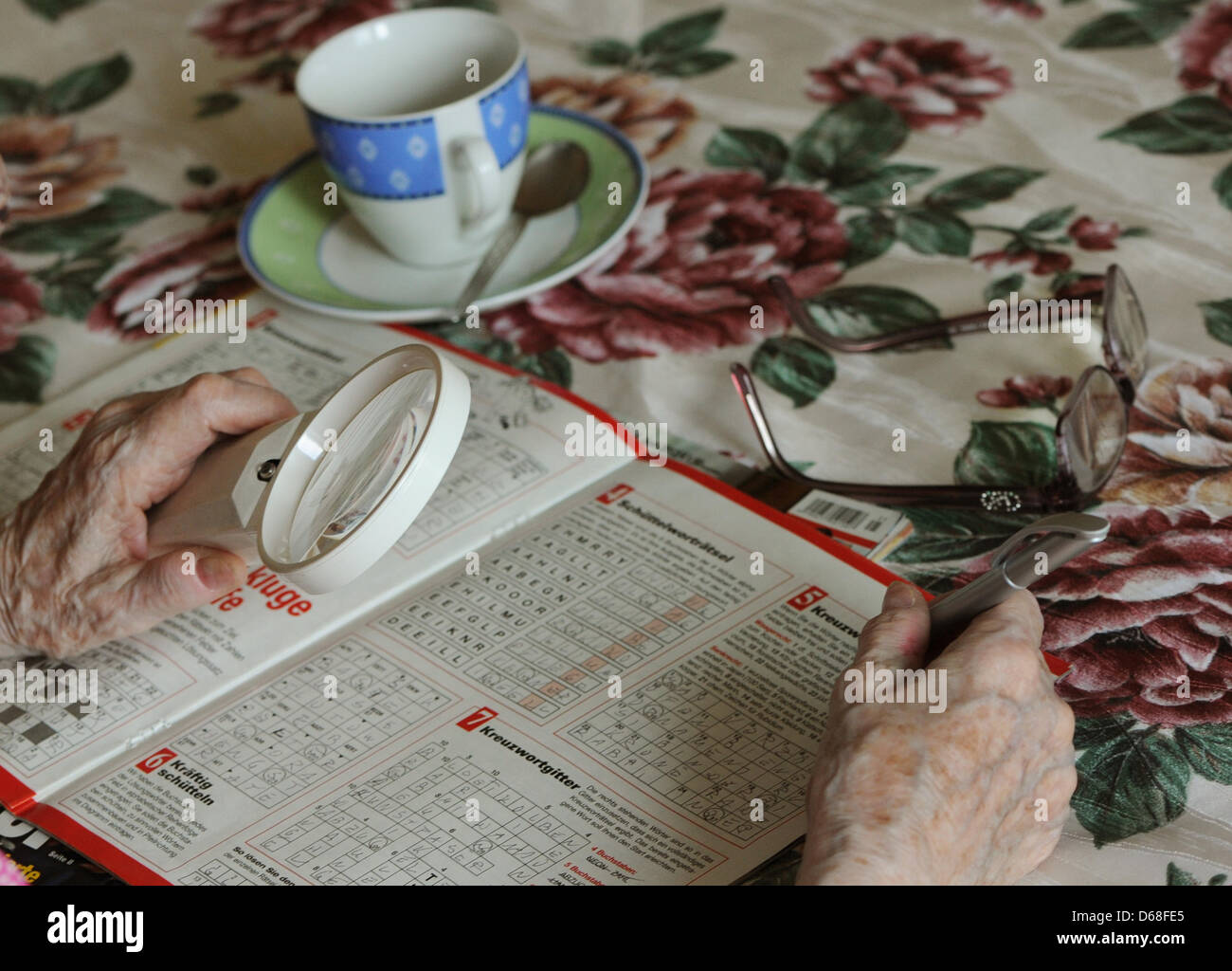 Elderly woman hands letters hi-res stock photography and images - Alamy