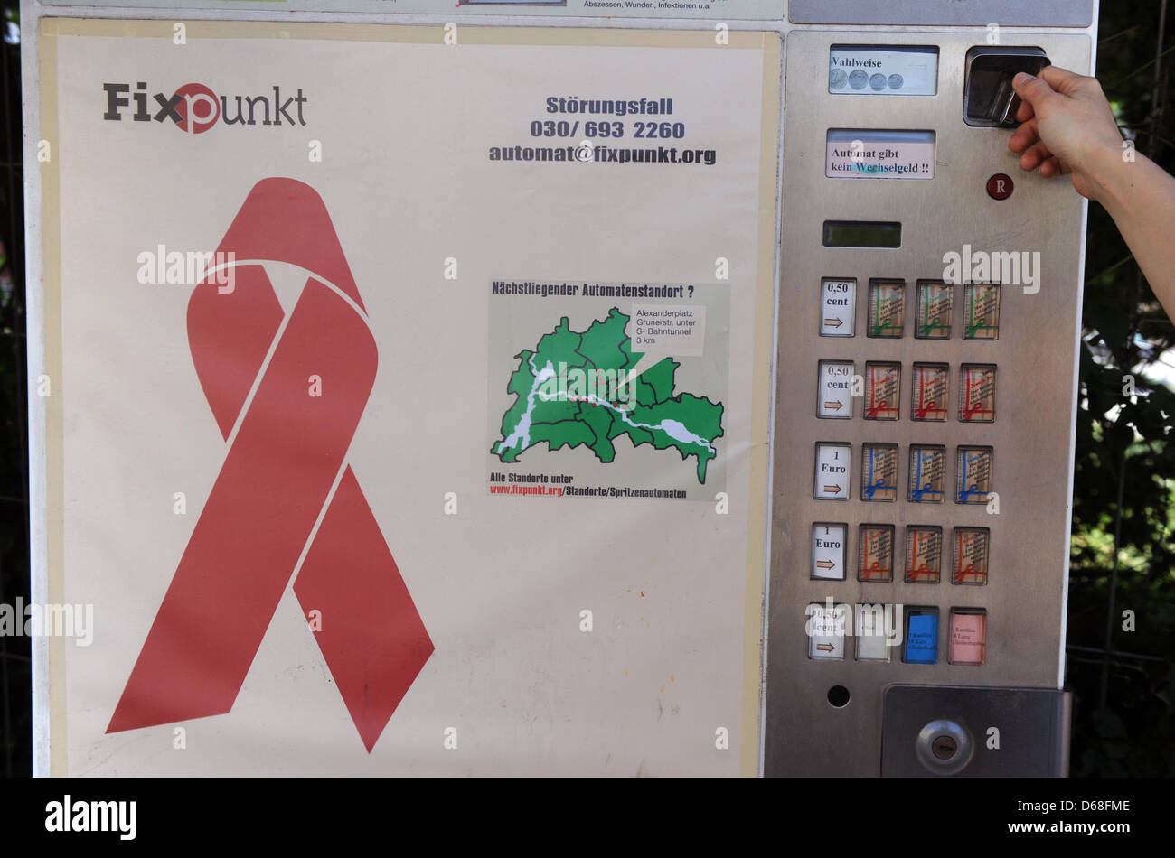 Drug addicts can anonymously and at any time buy sterile syringes at a ...