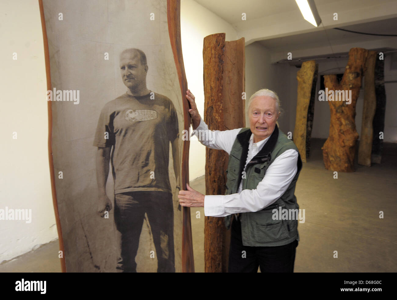 American artist Emilie Brzezinski poses in front of her piece 'Family ...