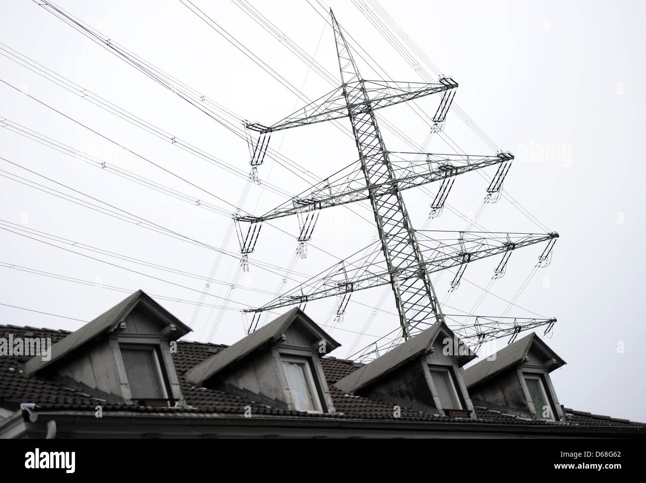 Electricty pylon house hi-res stock photography and images - Alamy