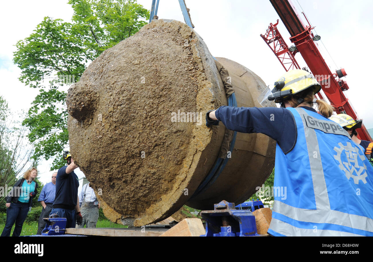 A round bunker is loaded onto a lorrey in Stuttgart, Germany, 14 July ...