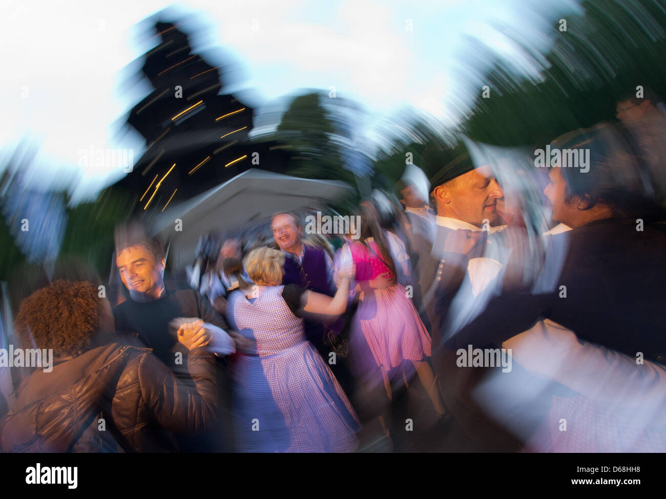 Couples in traditional South German garb dance during Kocherlball in ...