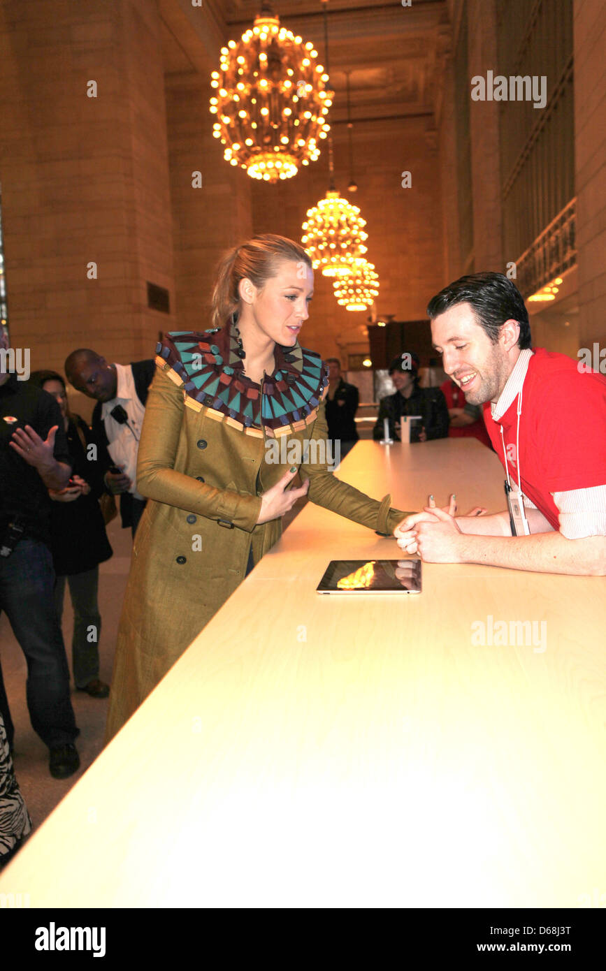 Blake Lively Grand Opening of the Apple Store at Grand Central Station ...