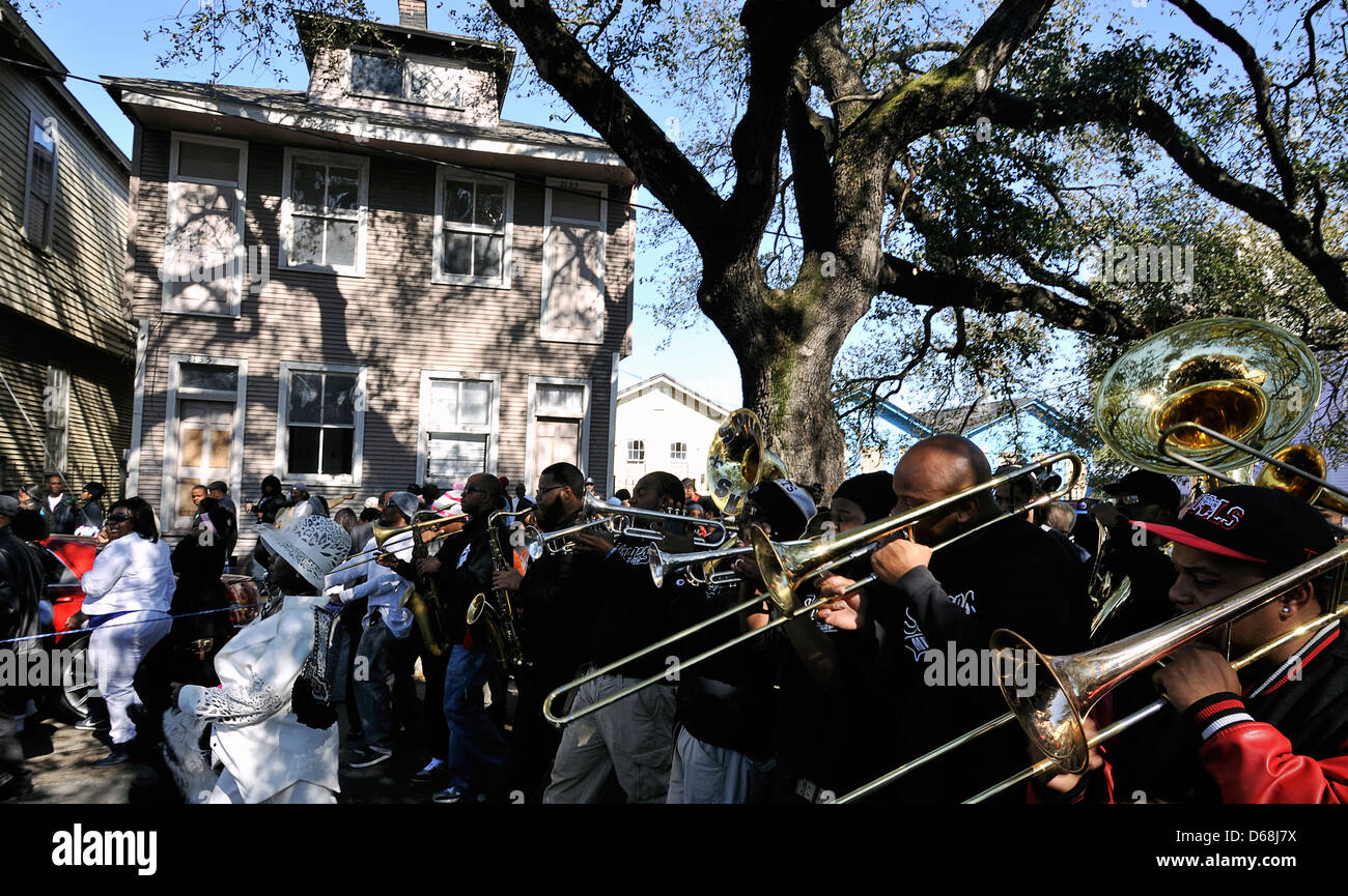 Second line parade hi-res stock photography and images - Alamy