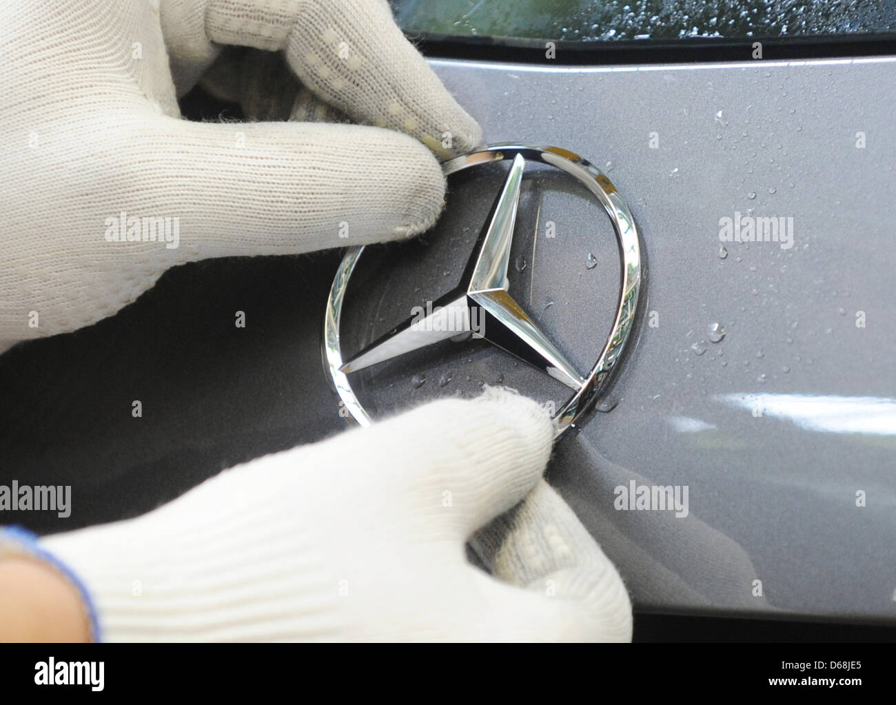 At the Rastatt work of the Daimler AG, a Mercedes-Benz A-Class is being ...