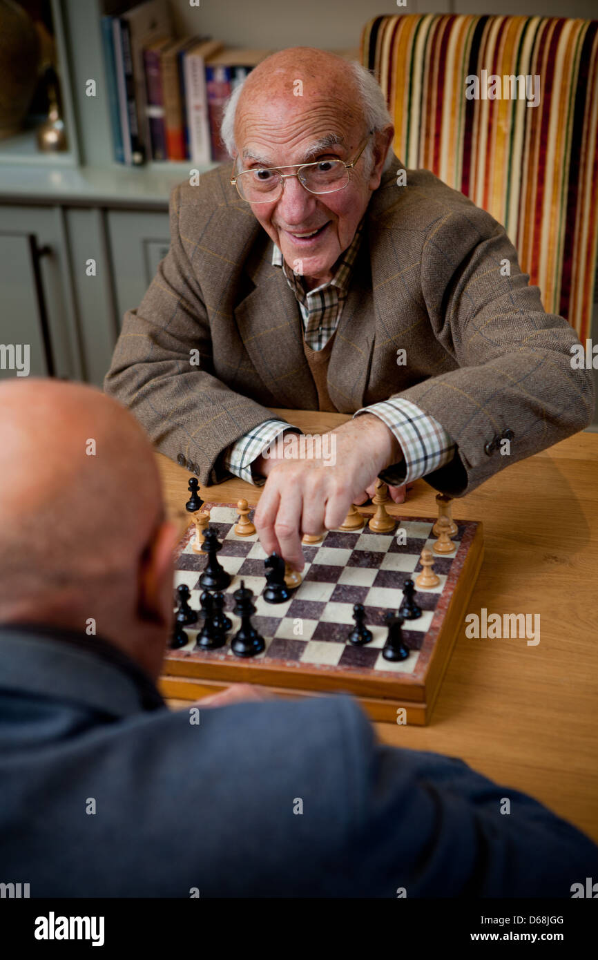 Friendship friends chess brain hi-res stock photography and images - Alamy
