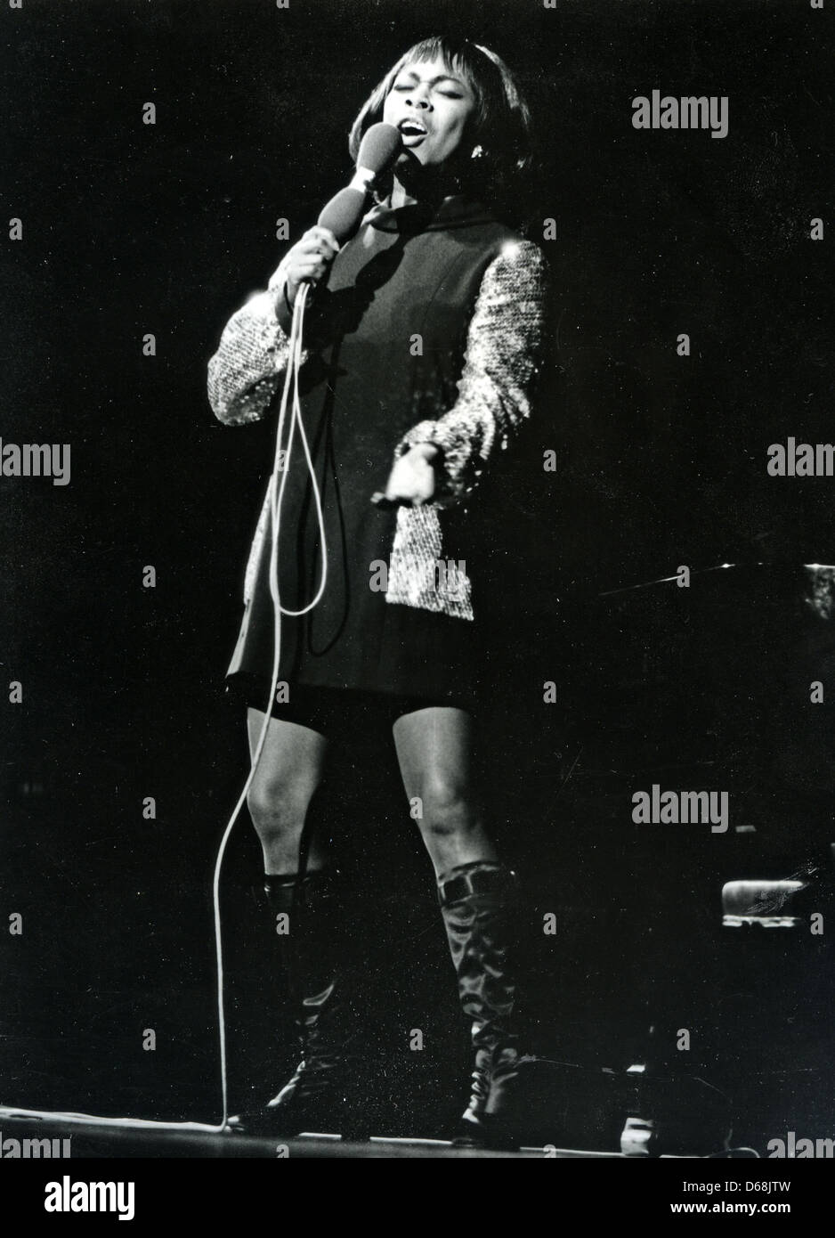 SARAH VAUGHAN (1924-1990) US jazz singer about 1969 Stock Photo - Alamy