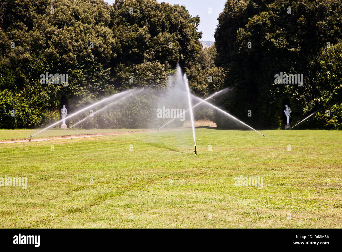 Luxury garden: irrigation Stock Photo - Alamy