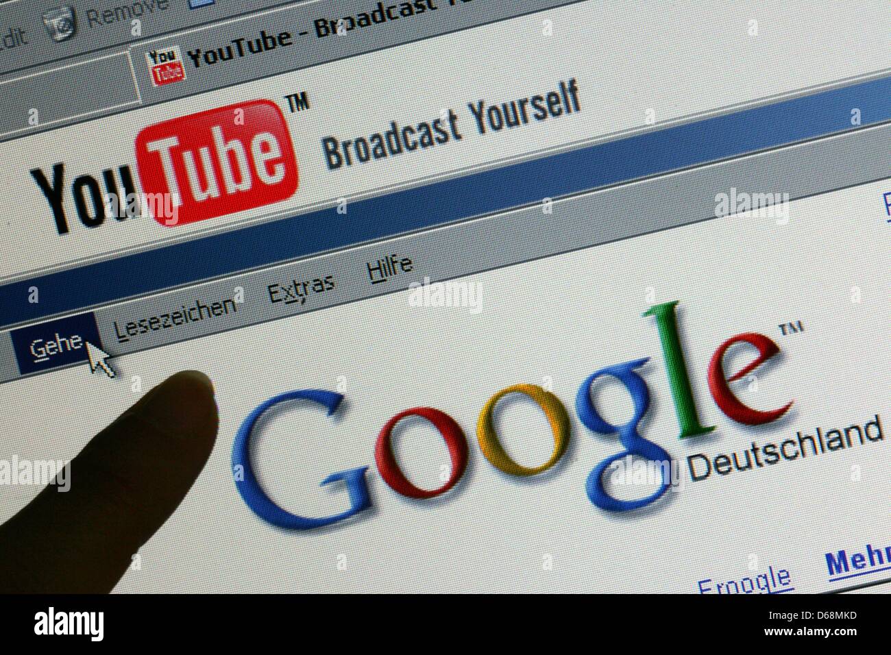 Youtube video search hi-res stock photography and images - Alamy