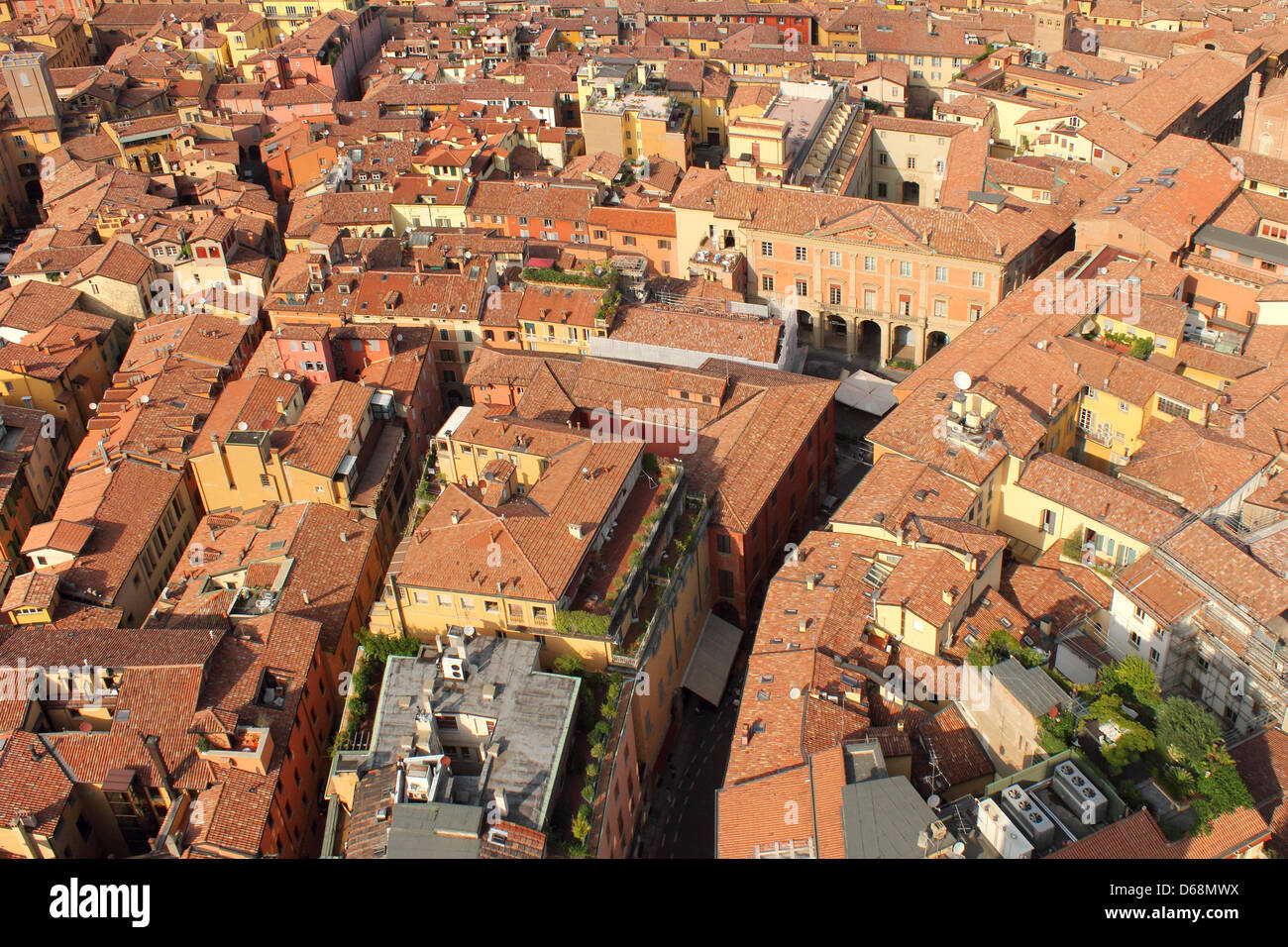 Bolonia medieval hi-res stock photography and images - Alamy